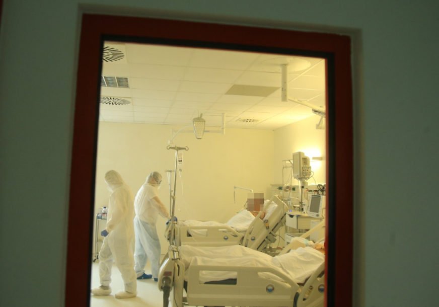 BEBE SU DOBRO U UKC RS na respiratoru dvije porodilje oboljele od kovida